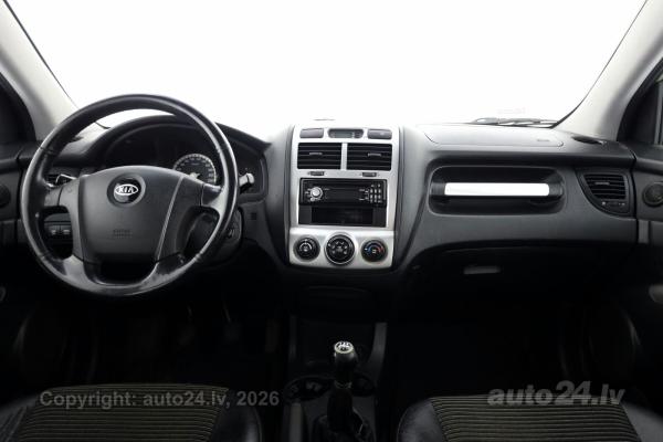 Beige Kia Sportage 2006 in Tallinn, with an engine capacity of 2.00 L and mileage of 227 thousand km for 1799 €, photo 5 on AUTOMOTO.COM.LV