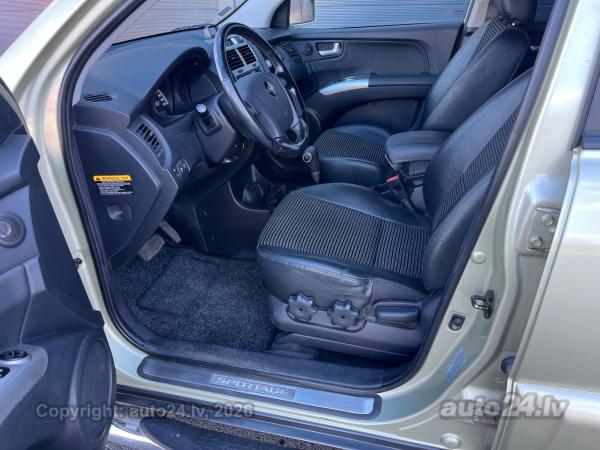 Smilšu krāsa Kia Sportage 2005 Kuresāre, ar dzinēja tilpumu 2.70 L un nobraukumu 113 tūkst. km par 2990 €, foto 10 vietnē AUTOMOTO.COM.LV