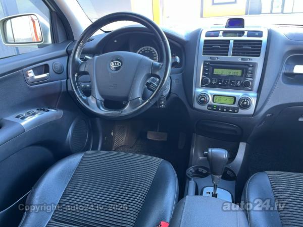 Smilšu krāsa Kia Sportage 2005 Kuresāre, ar dzinēja tilpumu 2.70 L un nobraukumu 113 tūkst. km par 2990 €, foto 11 vietnē AUTOMOTO.COM.LV