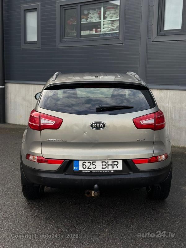 Beige Kia Sportage 2012 in Tartu, with an engine capacity of 2.00 L and mileage of 290 thousand km for 4900 €, photo 5 on AUTOMOTO.COM.LV
