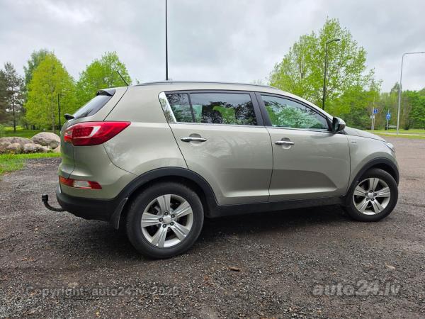 Beige Kia Sportage 2012 in Tallinn, with an engine capacity of 2.00 L and mileage of 196 thousand km for 7900 €, photo 4 on AUTOMOTO.COM.LV