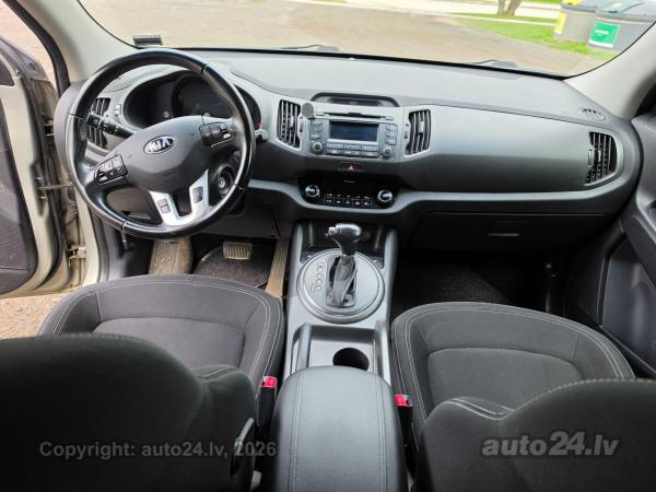 Beige Kia Sportage 2012 in Tallinn, with an engine capacity of 2.00 L and mileage of 196 thousand km for 7900 €, photo 7 on AUTOMOTO.COM.LV