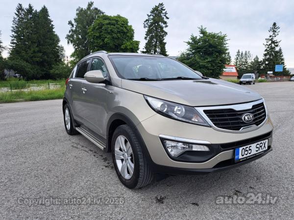 Smilšu krāsa Kia Sportage 2013 Tallina, ar dzinēja tilpumu 2.00 L un nobraukumu 140 tūkst. km par 8500 €, foto 3 vietnē AUTOMOTO.COM.LV