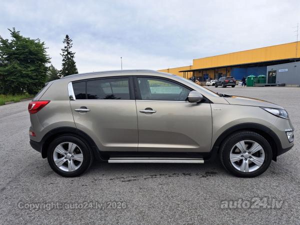 Smilšu krāsa Kia Sportage 2013 Tallina, ar dzinēja tilpumu 2.00 L un nobraukumu 140 tūkst. km par 8500 €, foto 4 vietnē AUTOMOTO.COM.LV