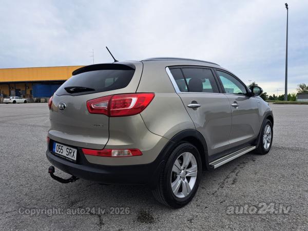 Smilšu krāsa Kia Sportage 2013 Tallina, ar dzinēja tilpumu 2.00 L un nobraukumu 140 tūkst. km par 8500 €, foto 5 vietnē AUTOMOTO.COM.LV