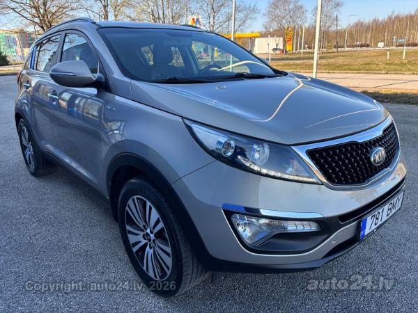 Beige Kia Sportage 2014 in Paide, with an engine capacity of 2.00 L and mileage of 213 thousand km for 7790 €, photo 6 on AUTOMOTO.COM.LV