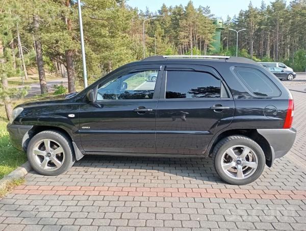Black Kia Sportage 2005 in Ventspils, with an engine capacity of 2.00 L and mileage of 258 thousand km for 900 €, photo 3 on AUTOMOTO.COM.LV