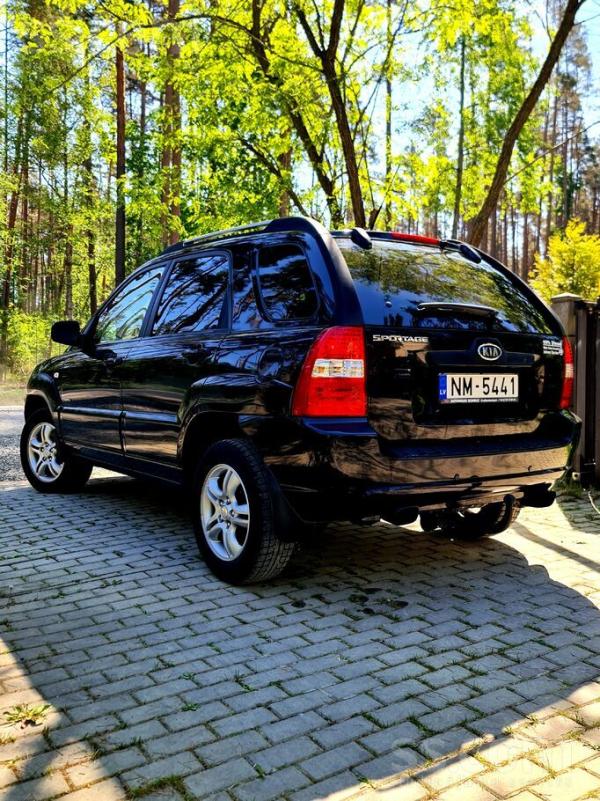 Black Kia Sportage 2005 in Jurmala, with an engine capacity of 2.00 L and mileage of 246 thousand km for 3000 €, photo 3 on AUTOMOTO.COM.LV