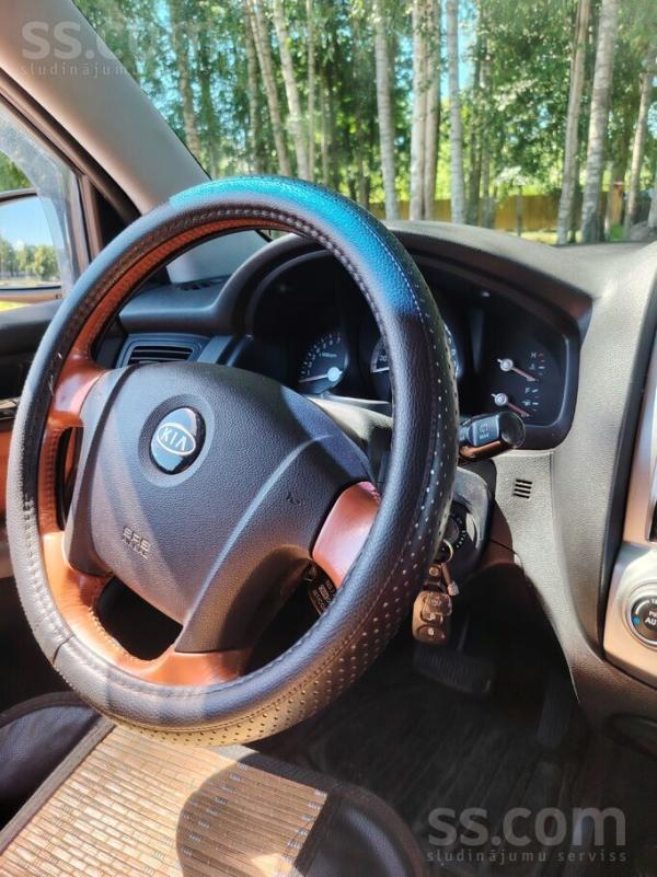 Black Kia Sportage 2005 in Riga, with an engine capacity of 2.50 L and mileage of 255 thousand km for 1500 €, photo 2 on AUTOMOTO.COM.LV