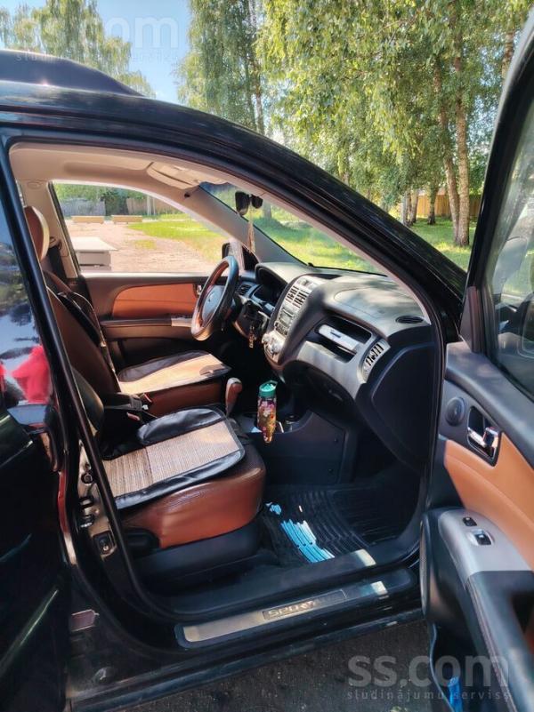 Black Kia Sportage 2005 in Riga, with an engine capacity of 2.50 L and mileage of 255 thousand km for 1500 €, photo 4 on AUTOMOTO.COM.LV