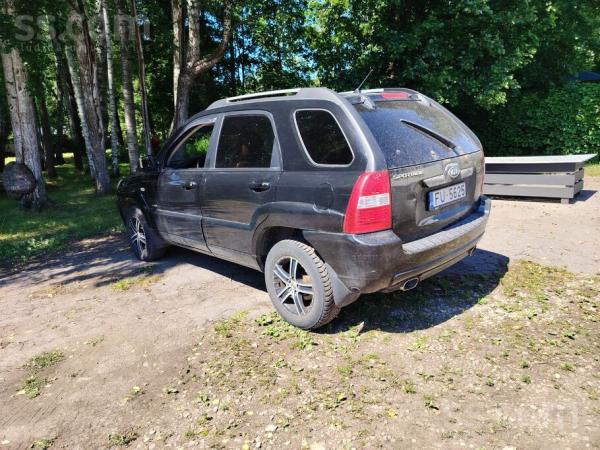 Black Kia Sportage 2005 in Riga, with an engine capacity of 2.50 L and mileage of 255 thousand km for 1500 €, photo 8 on AUTOMOTO.COM.LV