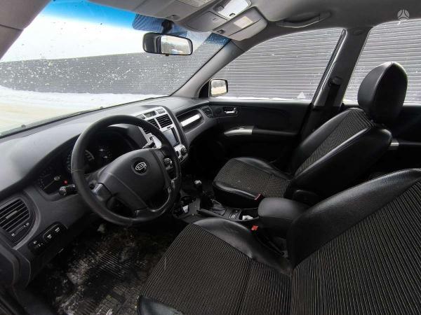 Black Kia Sportage 2006 in Marijampole, with an engine capacity of 1.97 L and mileage of 305 thousand km for 2250 €, photo 11 on AUTOMOTO.COM.LV