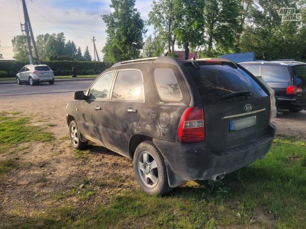 Black Kia Sportage 2006 in Vilnius, with an engine capacity of 2.00 L and mileage of 226 thousand km for 1350 €, photo 4 on AUTOMOTO.COM.LV