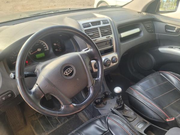 Black Kia Sportage 2006 in Vilnius, with an engine capacity of 2.00 L and mileage of 226 thousand km for 1350 €, photo 7 on AUTOMOTO.COM.LV