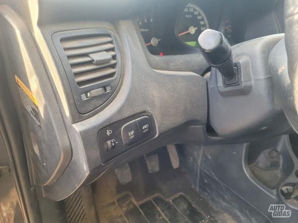 Black Kia Sportage 2006 in Vilnius, with an engine capacity of 2.00 L and mileage of 226 thousand km for 1350 €, photo 8 on AUTOMOTO.COM.LV