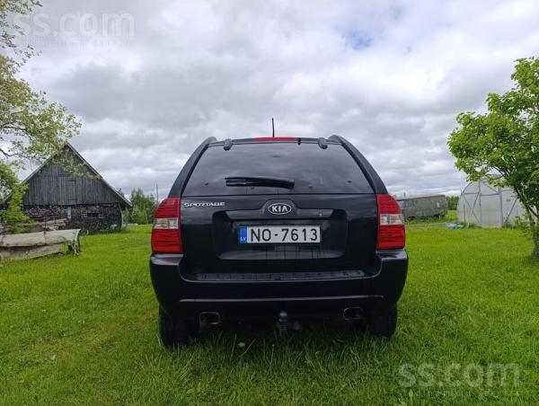 Black Kia Sportage 2006 in Daugavpils, with an engine capacity of 2.00 L and mileage of 280 thousand km for 3300 €, photo 3 on AUTOMOTO.COM.LV
