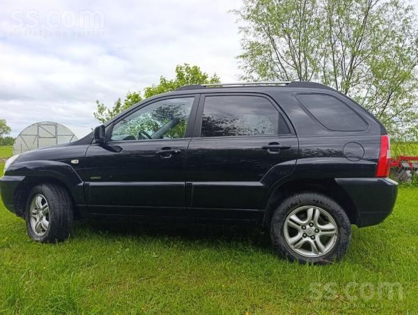 Black Kia Sportage 2006 in Daugavpils, with an engine capacity of 2.00 L and mileage of 280 thousand km for 3300 €, photo 4 on AUTOMOTO.COM.LV