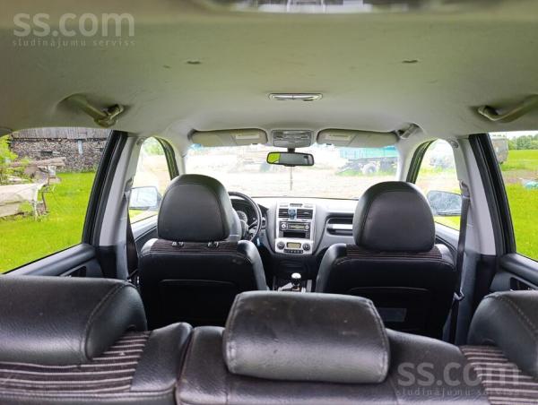 Black Kia Sportage 2006 in Daugavpils, with an engine capacity of 2.00 L and mileage of 280 thousand km for 3300 €, photo 7 on AUTOMOTO.COM.LV