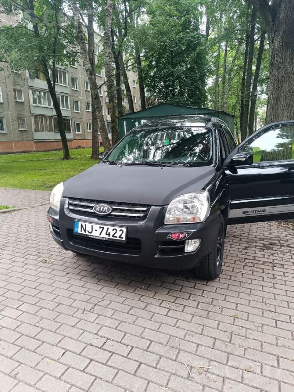 Black Kia Sportage 2006 in Riga, with an engine capacity of 2.00 L and mileage of 136 thousand km for 2500 €, photo 2 on AUTOMOTO.COM.LV