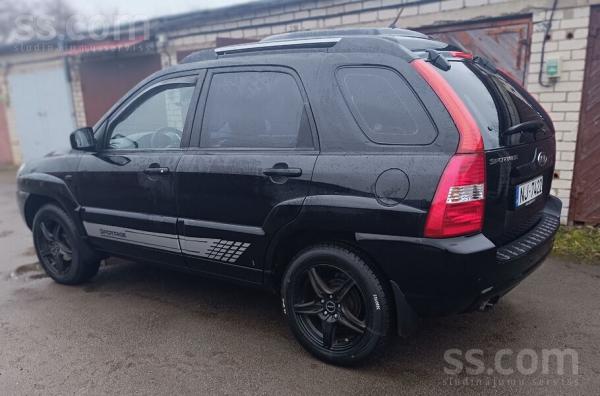 Black Kia Sportage 2006 in Riga, with an engine capacity of 2.00 L and mileage of 136 thousand km for 2500 €, photo 3 on AUTOMOTO.COM.LV