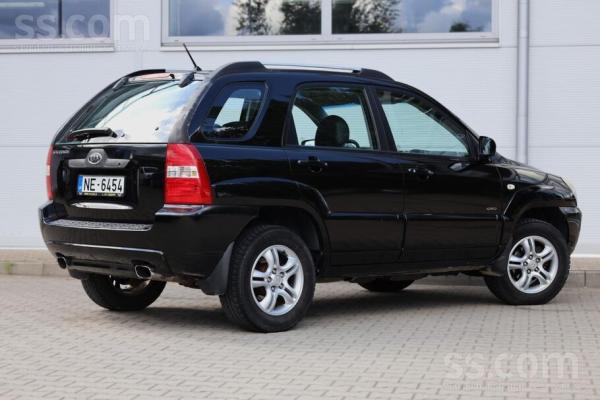 Black Kia Sportage 2006 in Riga, with an engine capacity of 2.00 L and mileage of 271 thousand km for 2495 €, photo 4 on AUTOMOTO.COM.LV