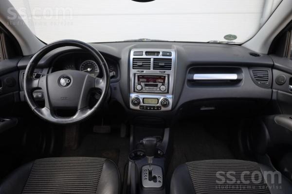 Black Kia Sportage 2006 in Riga, with an engine capacity of 2.00 L and mileage of 271 thousand km for 2495 €, photo 5 on AUTOMOTO.COM.LV