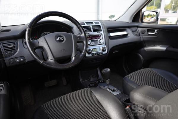 Black Kia Sportage 2006 in Riga, with an engine capacity of 2.00 L and mileage of 271 thousand km for 2495 €, photo 6 on AUTOMOTO.COM.LV