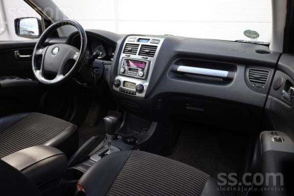 Black Kia Sportage 2006 in Riga, with an engine capacity of 2.00 L and mileage of 271 thousand km for 2495 €, photo 9 on AUTOMOTO.COM.LV