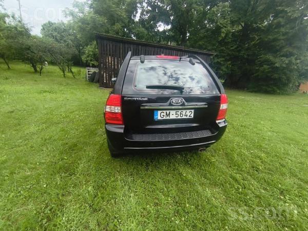 Melns Kia Sportage 2007 Liepāja, ar dzinēja tilpumu 2.00 L un nobraukumu 186 tūkst. km par 2000 €, foto 4 vietnē AUTOMOTO.COM.LV