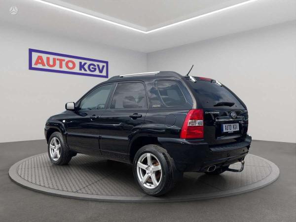 Black Kia Sportage 2007 in Vilnius, with an engine capacity of 2.00 L and mileage of 295 thousand km for 3499 €, photo 4 on AUTOMOTO.COM.LV
