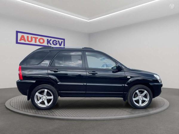 Black Kia Sportage 2007 in Vilnius, with an engine capacity of 2.00 L and mileage of 295 thousand km for 3499 €, photo 7 on AUTOMOTO.COM.LV