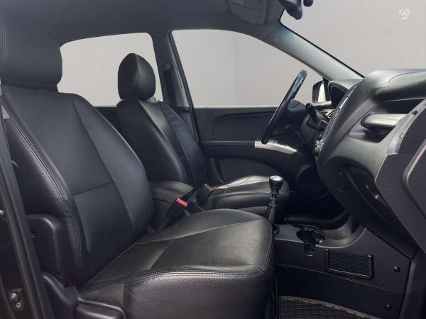 Black Kia Sportage 2007 in Vilnius, with an engine capacity of 2.00 L and mileage of 295 thousand km for 3499 €, photo 9 on AUTOMOTO.COM.LV