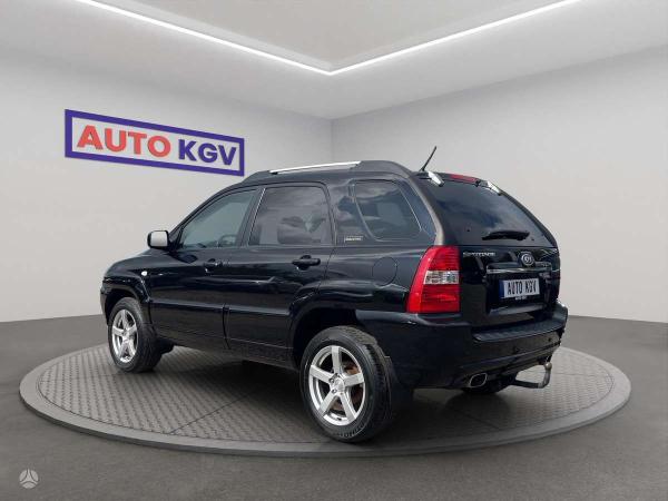 Black Kia Sportage 2007 in Vilnius, with an engine capacity of 2.00 L and mileage of 295 thousand km for 3499 €, photo 4 on AUTOMOTO.COM.LV