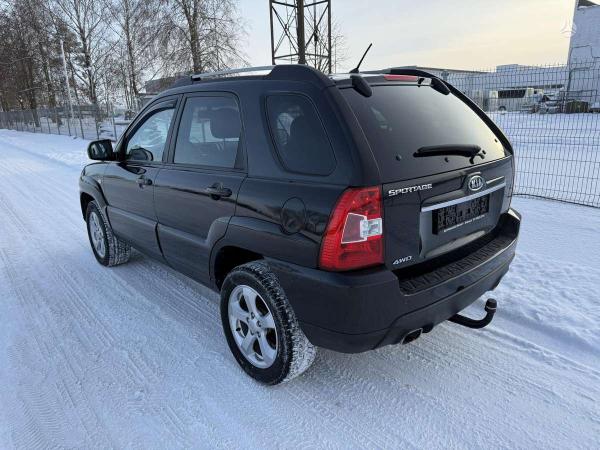 Black Kia Sportage 2010 in Marijampole, with an engine capacity of 2.00 L and mileage of 122 thousand km for 4700 €, photo 3 on AUTOMOTO.COM.LV