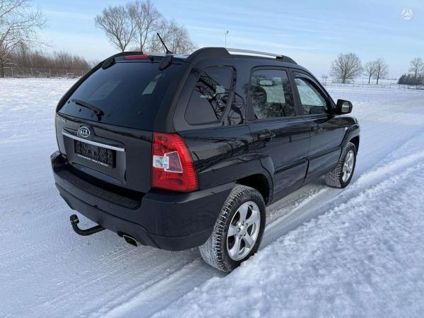 Black Kia Sportage 2010 in Marijampole, with an engine capacity of 2.00 L and mileage of 122 thousand km for 4700 €, photo 5 on AUTOMOTO.COM.LV