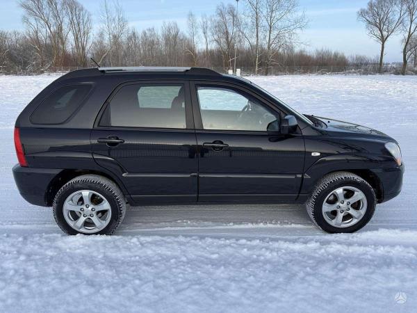 Black Kia Sportage 2010 in Marijampole, with an engine capacity of 2.00 L and mileage of 122 thousand km for 4700 €, photo 6 on AUTOMOTO.COM.LV