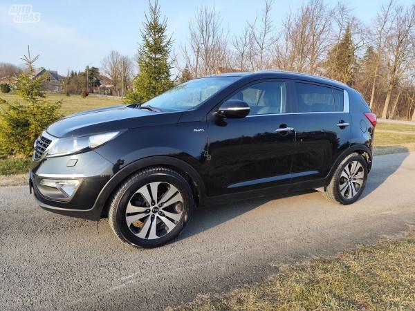 Black Kia Sportage 2010 in Pasvalys, with an engine capacity of 2.00 L and mileage of 209 thousand km for 7200 €, photo 3 on AUTOMOTO.COM.LV