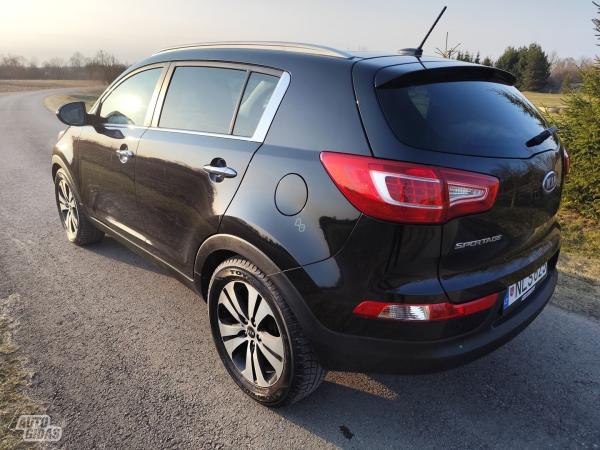 Black Kia Sportage 2010 in Pasvalys, with an engine capacity of 2.00 L and mileage of 209 thousand km for 7200 €, photo 4 on AUTOMOTO.COM.LV