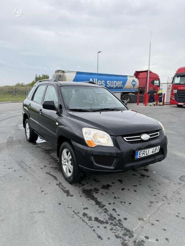 Kia Sportage 2010 in Pasvalys on AUTOMOTO.COM.LV Black Kia Sportage 2010 in Pasvalys, with an engine capacity of 1.99 L and mileage of 195 thousand km for 3400 €, photo 4 on AUTOMOTO.COM.LV