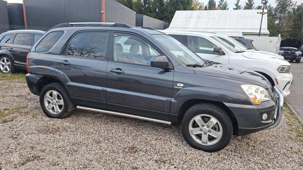 Black Kia Sportage 2010 in Kaunas, with an engine capacity of 1.99 L and mileage of 178 thousand km for 3750 €, photo 8 on AUTOMOTO.COM.LV