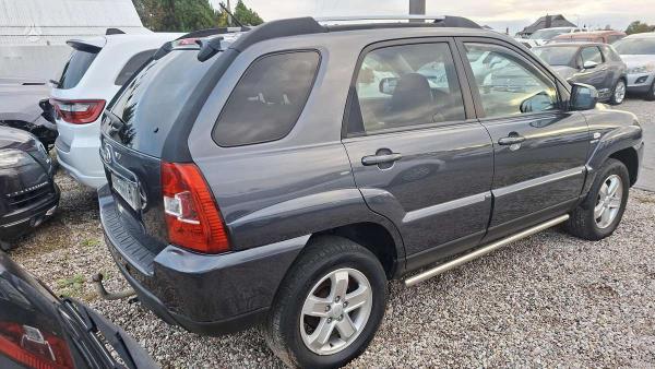 Black Kia Sportage 2010 in Kaunas, with an engine capacity of 1.99 L and mileage of 178 thousand km for 3750 €, photo 9 on AUTOMOTO.COM.LV
