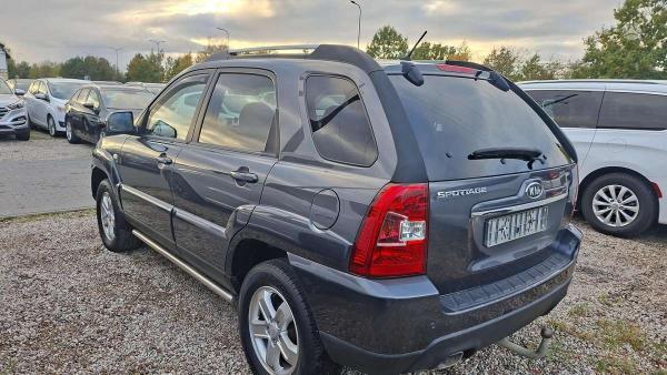 Black Kia Sportage 2010 in Kaunas, with an engine capacity of 1.99 L and mileage of 178 thousand km for 3750 €, photo 11 on AUTOMOTO.COM.LV