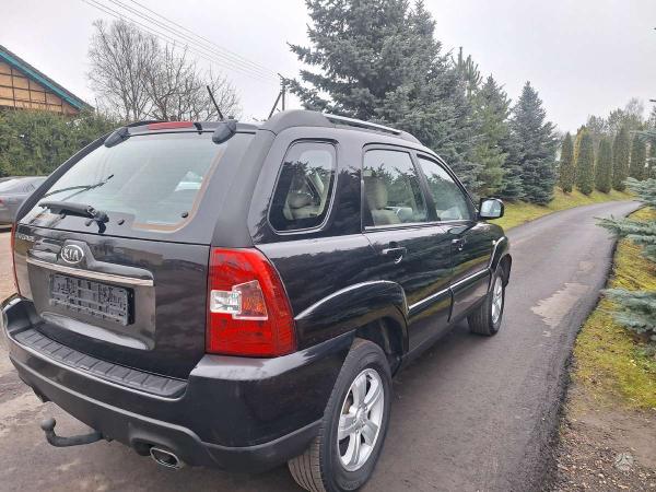 Black Kia Sportage 2011 in Utena, with an engine capacity of 1.99 L and mileage of 210 thousand km for 3800 €, photo 5 on AUTOMOTO.COM.LV