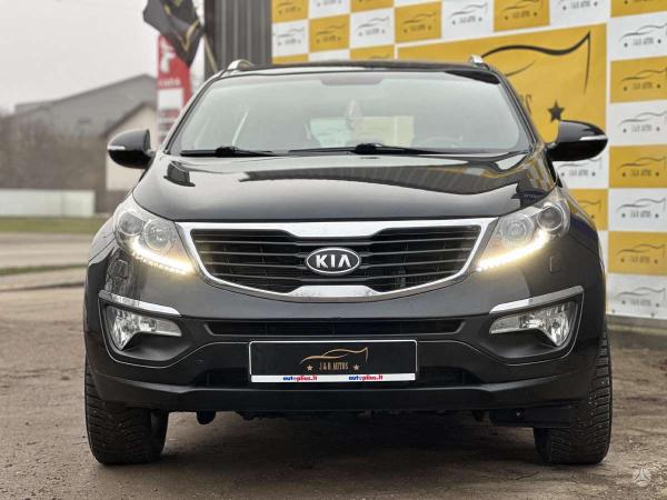 Black Kia Sportage 2011 in Siauliai, with an engine capacity of 2.00 L and mileage of 286 thousand km for 6750 €, photo 2 on AUTOMOTO.COM.LV