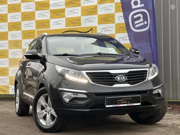 Black Kia Sportage 2011 in Siauliai, with an engine capacity of 2.00 L and mileage of 286 thousand km for 6750 €, photo 3 on AUTOMOTO.COM.LV
