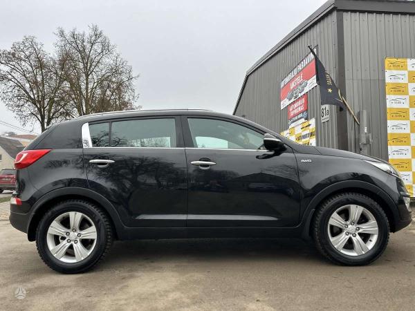 Black Kia Sportage 2011 in Siauliai, with an engine capacity of 2.00 L and mileage of 286 thousand km for 6750 €, photo 8 on AUTOMOTO.COM.LV