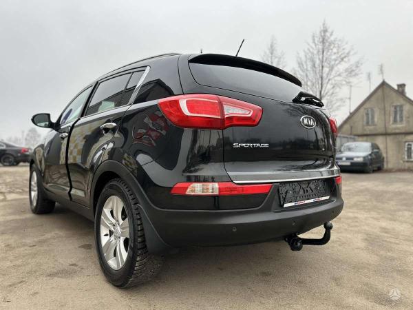 Black Kia Sportage 2011 in Siauliai, with an engine capacity of 2.00 L and mileage of 286 thousand km for 6750 €, photo 9 on AUTOMOTO.COM.LV