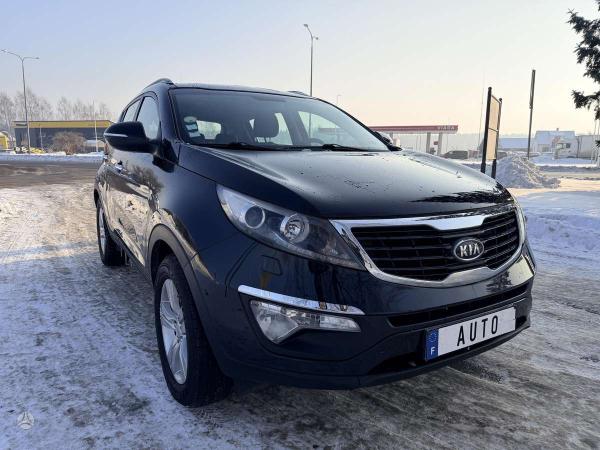 Black Kia Sportage 2011 in Taurage, with an engine capacity of 2.00 L and mileage of 216 thousand km for 6199 €, photo 1 on AUTOMOTO.COM.LV