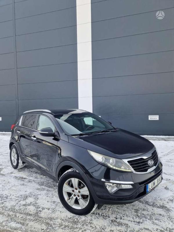 Black Kia Sportage 2011 in Vilnius, with an engine capacity of 1.69 L and mileage of 246 thousand km for 5500 €, photo 2 on AUTOMOTO.COM.LV