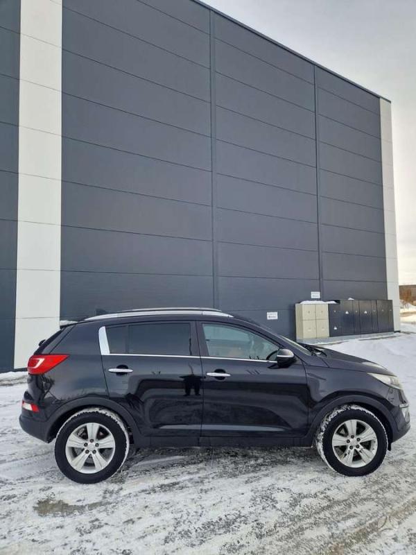 Black Kia Sportage 2011 in Vilnius, with an engine capacity of 1.69 L and mileage of 246 thousand km for 5500 €, photo 3 on AUTOMOTO.COM.LV